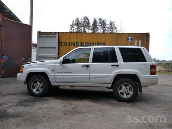 Balts Jeep Grand Cherokee 1997 Rīga, ar dzinēja tilpumu 4.00 L un nobraukumu 158 tūkst. km par 8700 €, foto 1 vietnē AUTOMOTO.COM.LV
