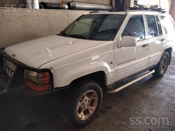 Balts Jeep Grand Cherokee 1997 Rīga, ar dzinēja tilpumu 4.00 L un nobraukumu 158 tūkst. km par 8700 €, foto 3 vietnē AUTOMOTO.COM.LV