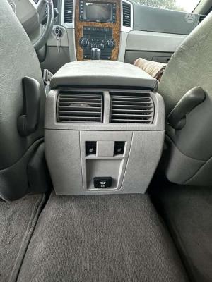 Balts Jeep Grand Cherokee 2008 Kauņa, ar dzinēja tilpumu 5.70 L un nobraukumu 392 tūkst. km par 7500 €, foto 24 vietnē AUTOMOTO.COM.LV