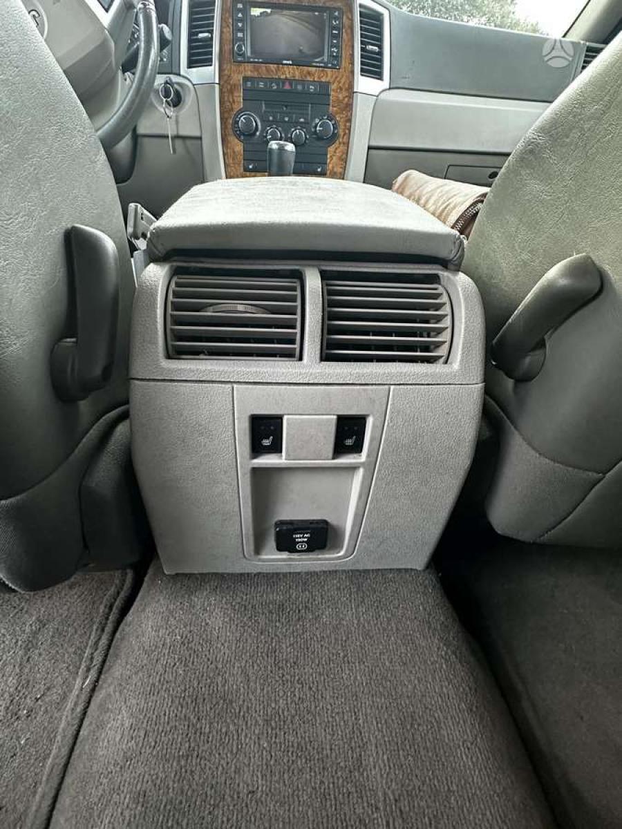 Balts Jeep Grand Cherokee 2008 Kauņa, ar dzinēja tilpumu 5.70 L un nobraukumu 392 tūkst. km par 7500 €, foto 24 vietnē AUTOMOTO.COM.LV