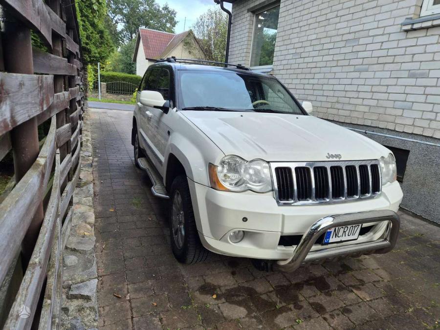 Balts Jeep Grand Cherokee 2008 Viļņa, ar dzinēja tilpumu 5.65 L un nobraukumu 304 tūkst. km par 7500 €, foto 3 vietnē AUTOMOTO.COM.LV