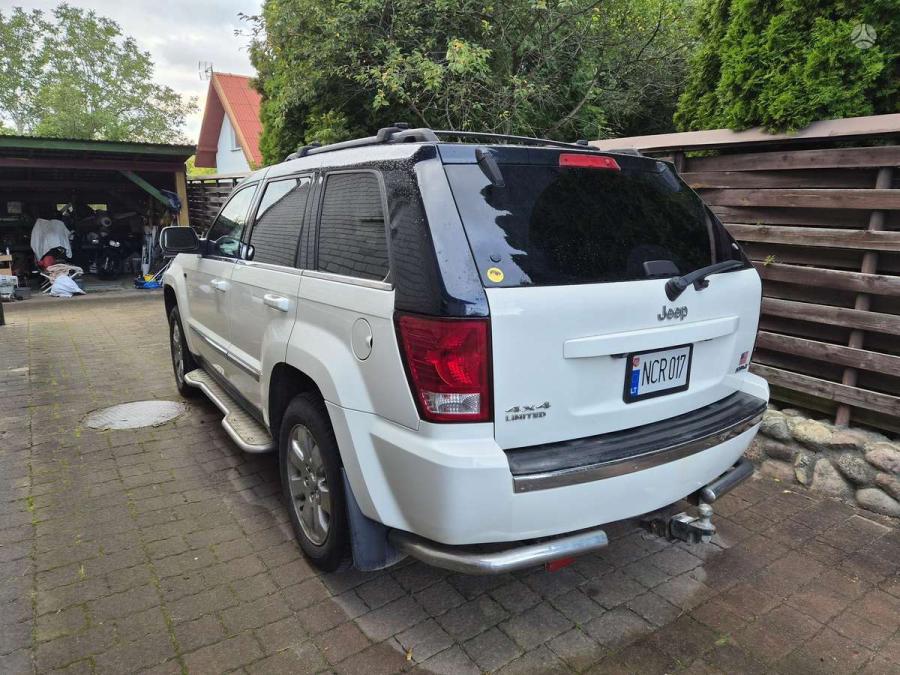 Balts Jeep Grand Cherokee 2008 Viļņa, ar dzinēja tilpumu 5.65 L un nobraukumu 304 tūkst. km par 7500 €, foto 4 vietnē AUTOMOTO.COM.LV