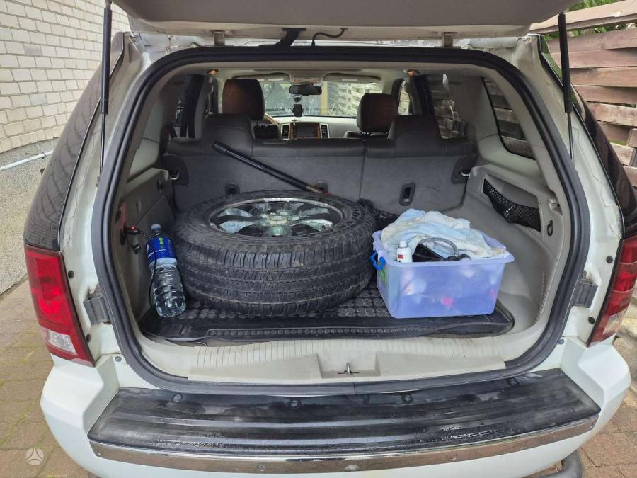 Balts Jeep Grand Cherokee 2008 Viļņa, ar dzinēja tilpumu 5.65 L un nobraukumu 304 tūkst. km par 7500 €, foto 6 vietnē AUTOMOTO.COM.LV