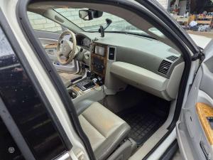 Balts Jeep Grand Cherokee 2008 Viļņa, ar dzinēja tilpumu 5.65 L un nobraukumu 304 tūkst. km par 7500 €, foto 9 vietnē AUTOMOTO.COM.LV