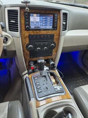 Balts Jeep Grand Cherokee 2008 Viļņa, ar dzinēja tilpumu 5.65 L un nobraukumu 304 tūkst. km par 7500 €, foto 13 vietnē AUTOMOTO.COM.LV