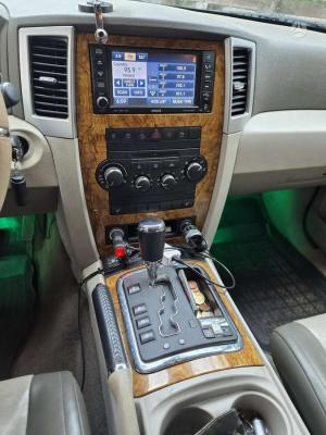 Balts Jeep Grand Cherokee 2008 Viļņa, ar dzinēja tilpumu 5.65 L un nobraukumu 304 tūkst. km par 7500 €, foto 14 vietnē AUTOMOTO.COM.LV