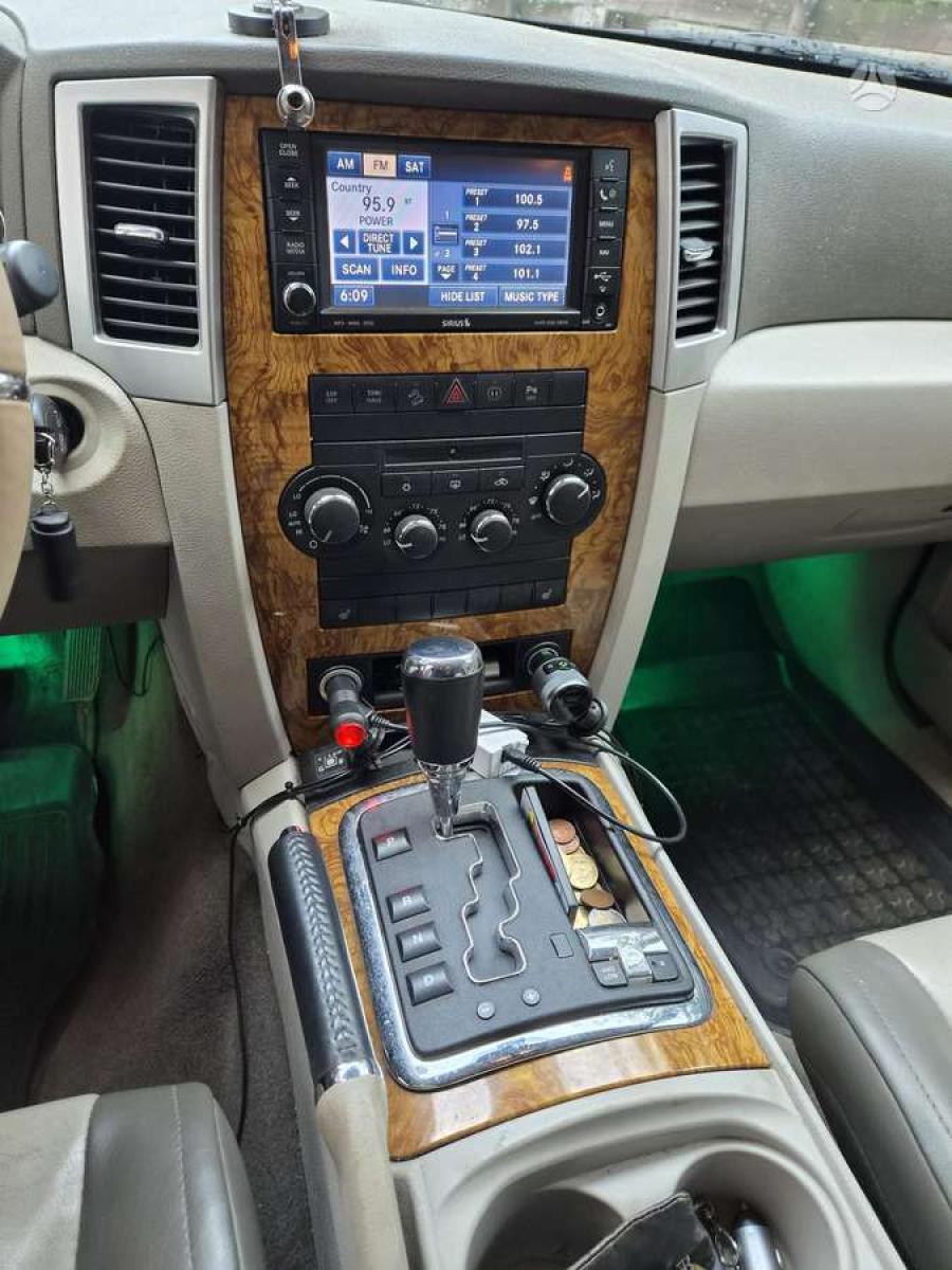 Balts Jeep Grand Cherokee 2008 Viļņa, ar dzinēja tilpumu 5.65 L un nobraukumu 304 tūkst. km par 7500 €, foto 14 vietnē AUTOMOTO.COM.LV