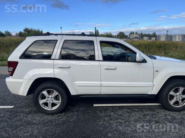 Balts Jeep Grand Cherokee 2009 Rēzekne, ar dzinēja tilpumu 3.00 L un nobraukumu 307 tūkst. km par 6500 €, foto 6 vietnē AUTOMOTO.COM.LV