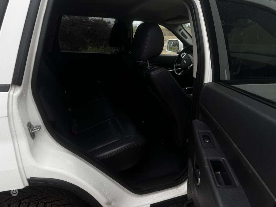 Balts Jeep Grand Cherokee 2010 Ukmergė, ar dzinēja tilpumu 2.99 L un nobraukumu 320 tūkst. km par 2800 €, foto 7 vietnē AUTOMOTO.COM.LV