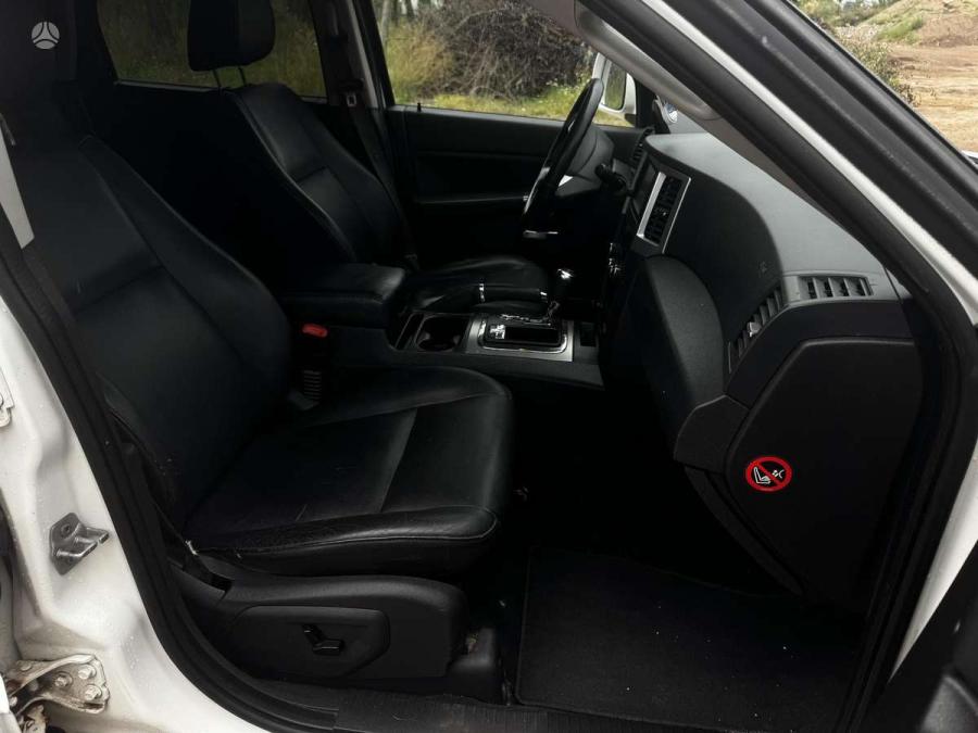 Balts Jeep Grand Cherokee 2010 Ukmergė, ar dzinēja tilpumu 2.99 L un nobraukumu 320 tūkst. km par 2800 €, foto 8 vietnē AUTOMOTO.COM.LV
