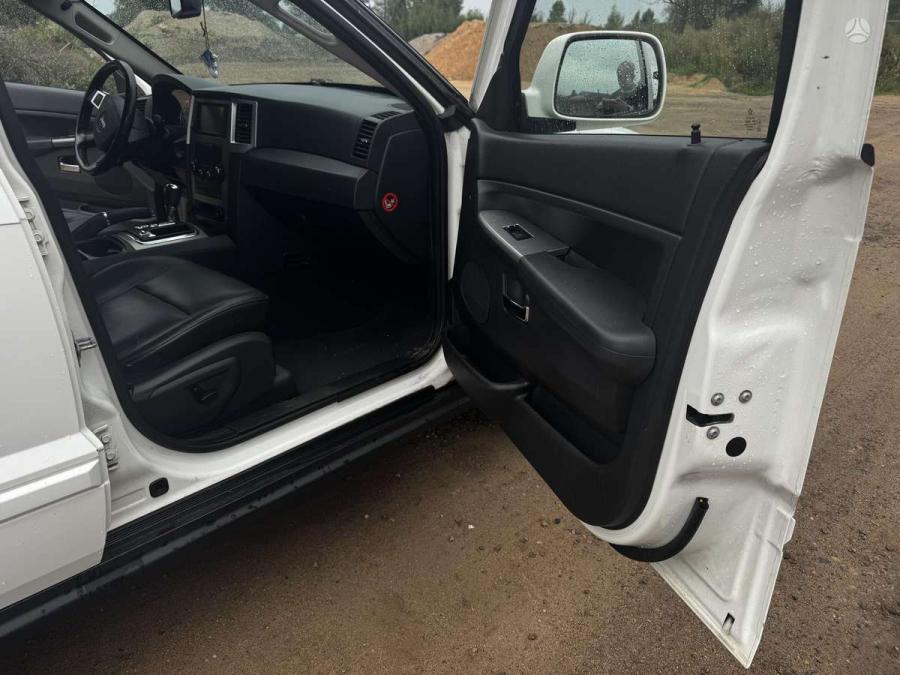 Balts Jeep Grand Cherokee 2010 Ukmergė, ar dzinēja tilpumu 2.99 L un nobraukumu 320 tūkst. km par 2800 €, foto 9 vietnē AUTOMOTO.COM.LV