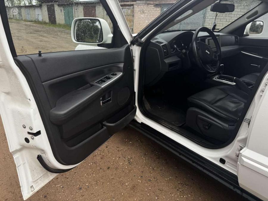 Balts Jeep Grand Cherokee 2010 Ukmergė, ar dzinēja tilpumu 2.99 L un nobraukumu 320 tūkst. km par 2800 €, foto 11 vietnē AUTOMOTO.COM.LV