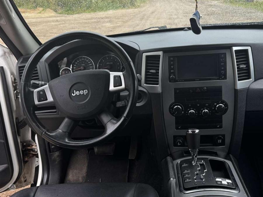 Balts Jeep Grand Cherokee 2010 Ukmergė, ar dzinēja tilpumu 2.99 L un nobraukumu 320 tūkst. km par 2800 €, foto 12 vietnē AUTOMOTO.COM.LV