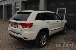 White Jeep Grand Cherokee 2011 in Riga, with an engine capacity of 5.70 L and mileage of 0 thousand km for 12990 €, photo 4 on AUTOMOTO.COM.LV