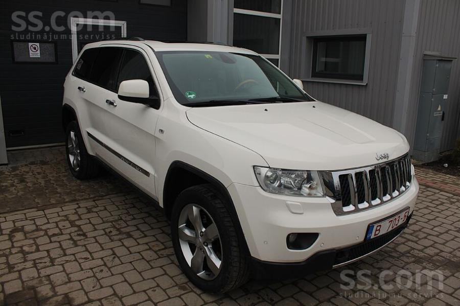 White Jeep Grand Cherokee 2011 in Riga, with an engine capacity of 5.70 L and mileage of 0 thousand km for 12990 €, photo 8 on AUTOMOTO.COM.LV