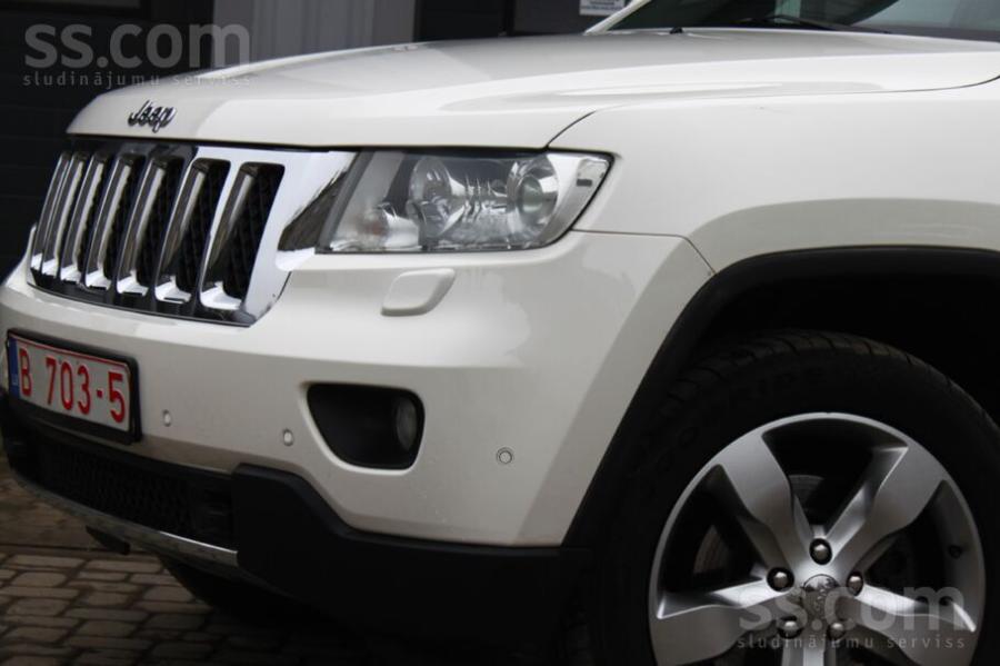 White Jeep Grand Cherokee 2011 in Riga, with an engine capacity of 5.70 L and mileage of 0 thousand km for 12990 €, photo 35 on AUTOMOTO.COM.LV