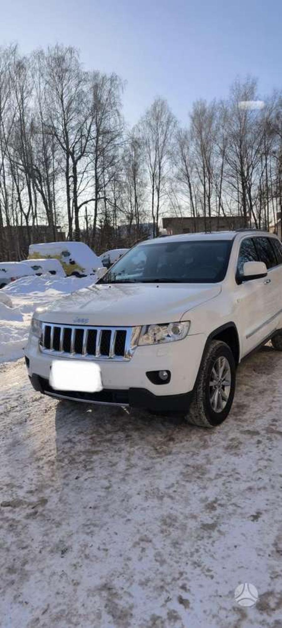 White Jeep Grand Cherokee 2011 in Vilnius, with an engine capacity of 2.99 L and mileage of 160 thousand km for 10700 €, photo 1 on AUTOMOTO.COM.LV