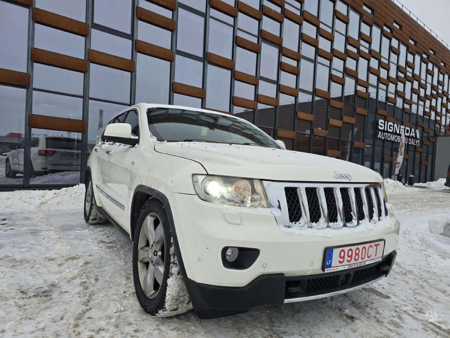 White Jeep Grand Cherokee 2011 in Kaunas, with an engine capacity of 2.99 L and mileage of 265 thousand km for 5650 €, photo 2 on AUTOMOTO.COM.LV