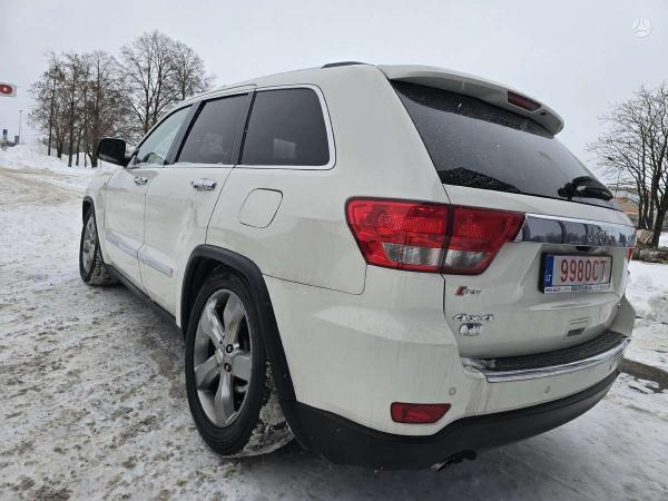 Balts Jeep Grand Cherokee 2011 Kauņa, ar dzinēja tilpumu 2.99 L un nobraukumu 265 tūkst. km par 5650 €, foto 3 vietnē AUTOMOTO.COM.LV