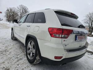 White Jeep Grand Cherokee 2011 in Kaunas, with an engine capacity of 2.99 L and mileage of 265 thousand km for 5650 €, photo 3 on AUTOMOTO.COM.LV