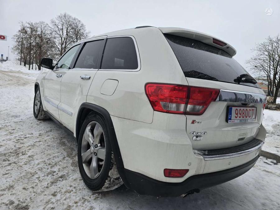 White Jeep Grand Cherokee 2011 in Kaunas, with an engine capacity of 2.99 L and mileage of 265 thousand km for 5650 €, photo 3 on AUTOMOTO.COM.LV