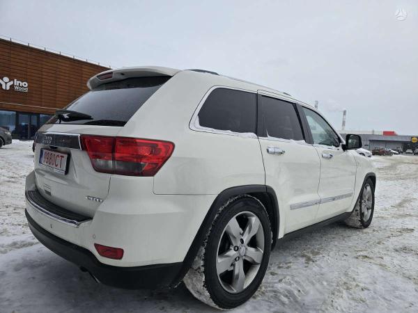 Balts Jeep Grand Cherokee 2011 Kauņa, ar dzinēja tilpumu 2.99 L un nobraukumu 265 tūkst. km par 5650 €, foto 4 vietnē AUTOMOTO.COM.LV