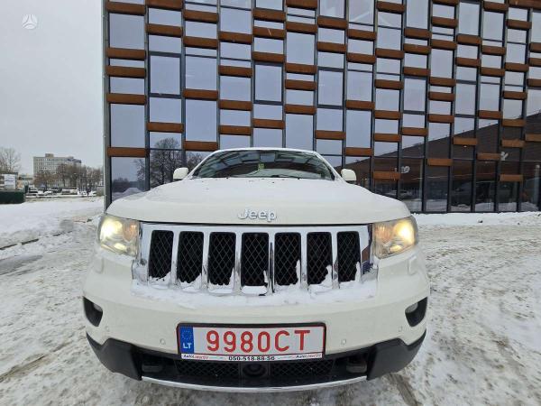 Balts Jeep Grand Cherokee 2011 Kauņa, ar dzinēja tilpumu 2.99 L un nobraukumu 265 tūkst. km par 5650 €, foto 5 vietnē AUTOMOTO.COM.LV