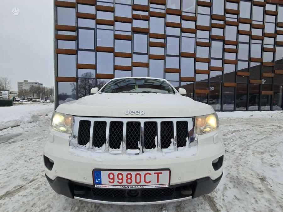 White Jeep Grand Cherokee 2011 in Kaunas, with an engine capacity of 2.99 L and mileage of 265 thousand km for 5650 €, photo 5 on AUTOMOTO.COM.LV