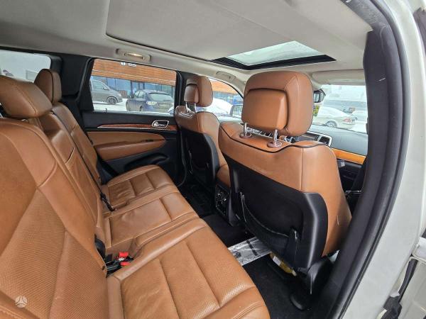 Balts Jeep Grand Cherokee 2011 Kauņa, ar dzinēja tilpumu 2.99 L un nobraukumu 265 tūkst. km par 5650 €, foto 6 vietnē AUTOMOTO.COM.LV