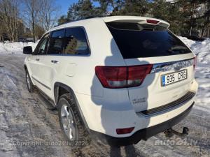 White Jeep Grand Cherokee 2011 in Tallinn, with an engine capacity of 3.00 L and mileage of 253 thousand km for 7000 €, photo 4 on AUTOMOTO.COM.LV