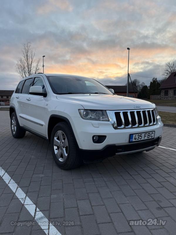 White Jeep Grand Cherokee 2011 in Tallinn, with an engine capacity of 3.00 L and mileage of 330 thousand km for 8900 €, photo 1 on AUTOMOTO.COM.LV