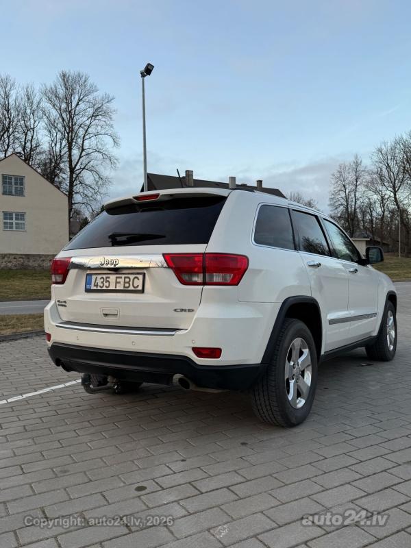 White Jeep Grand Cherokee 2011 in Tallinn, with an engine capacity of 3.00 L and mileage of 330 thousand km for 8900 €, photo 4 on AUTOMOTO.COM.LV