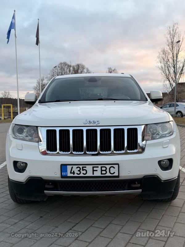 White Jeep Grand Cherokee 2011 in Tallinn, with an engine capacity of 3.00 L and mileage of 330 thousand km for 8900 €, photo 6 on AUTOMOTO.COM.LV