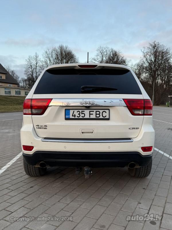 White Jeep Grand Cherokee 2011 in Tallinn, with an engine capacity of 3.00 L and mileage of 330 thousand km for 8900 €, photo 8 on AUTOMOTO.COM.LV