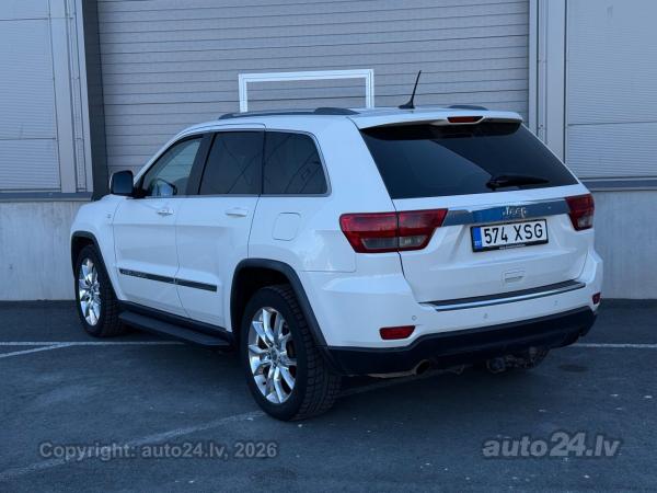 White Jeep Grand Cherokee 2011 in Tartu, with an engine capacity of 3.00 L and mileage of 310 thousand km for 7500 €, photo 4 on AUTOMOTO.COM.LV