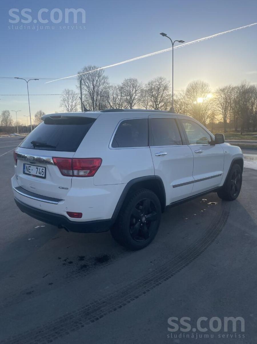 Balts Jeep Grand Cherokee 2011 Rīga, ar dzinēja tilpumu 3.00 L un nobraukumu 256 tūkst. km par 8950 €, foto 5 vietnē AUTOMOTO.COM.LV