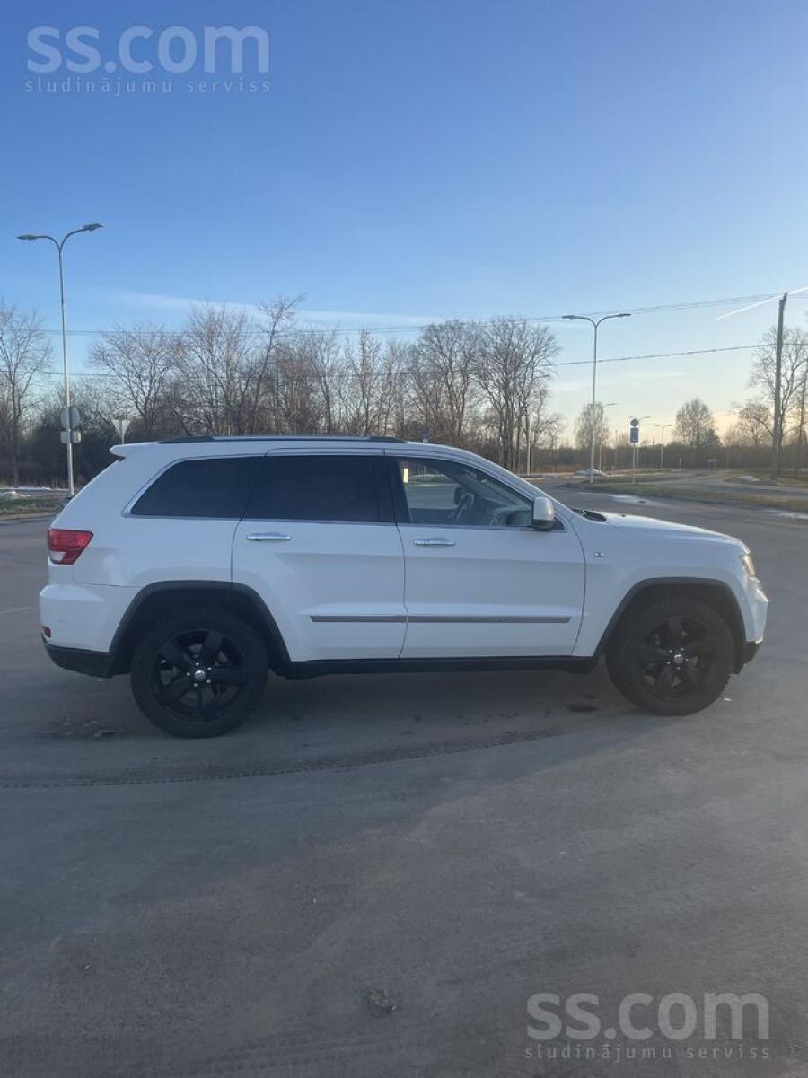 Balts Jeep Grand Cherokee 2011 Rīga, ar dzinēja tilpumu 3.00 L un nobraukumu 256 tūkst. km par 8950 €, foto 6 vietnē AUTOMOTO.COM.LV