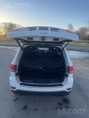 Balts Jeep Grand Cherokee 2011 Rīga, ar dzinēja tilpumu 3.00 L un nobraukumu 256 tūkst. km par 8950 €, foto 12 vietnē AUTOMOTO.COM.LV