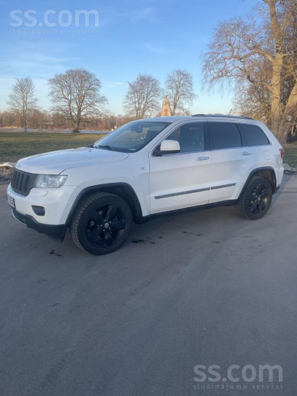 Balts Jeep Grand Cherokee 2011 Rīga, ar dzinēja tilpumu 3.00 L un nobraukumu 256 tūkst. km par 8500 €, foto 2 vietnē AUTOMOTO.COM.LV