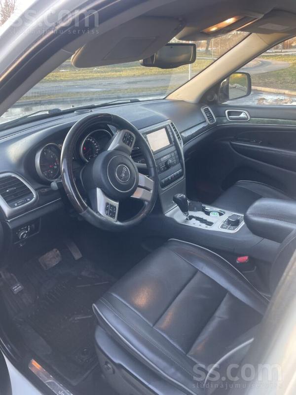 Balts Jeep Grand Cherokee 2011 Rīga, ar dzinēja tilpumu 3.00 L un nobraukumu 256 tūkst. km par 8500 €, foto 8 vietnē AUTOMOTO.COM.LV