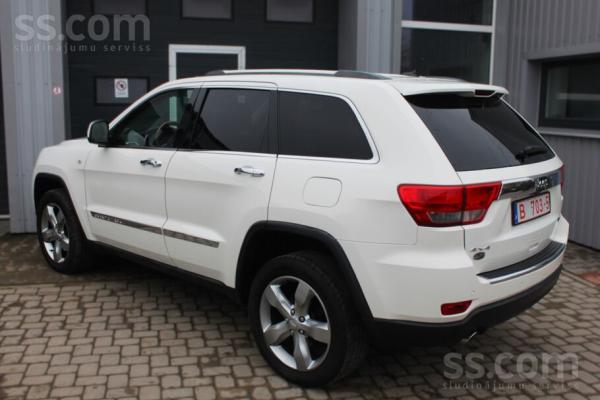 Balts Jeep Grand Cherokee 2011 Rīga, ar dzinēja tilpumu 5.70 L un nobraukumu 0 tūkst. km par 11990 €, foto 2 vietnē AUTOMOTO.COM.LV