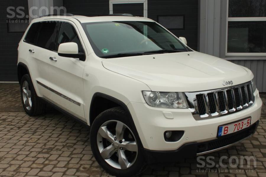 White Jeep Grand Cherokee 2011 in Riga, with an engine capacity of 5.70 L and mileage of 0 thousand km for 11990 €, photo 6 on AUTOMOTO.COM.LV