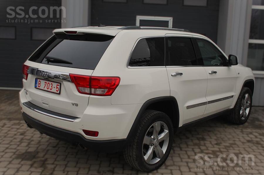 White Jeep Grand Cherokee 2011 in Riga, with an engine capacity of 5.70 L and mileage of 0 thousand km for 11990 €, photo 7 on AUTOMOTO.COM.LV