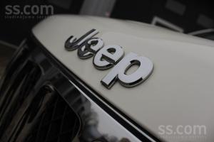 White Jeep Grand Cherokee 2011 in Riga, with an engine capacity of 5.70 L and mileage of 0 thousand km for 11990 €, photo 14 on AUTOMOTO.COM.LV