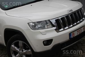 White Jeep Grand Cherokee 2011 in Riga, with an engine capacity of 5.70 L and mileage of 0 thousand km for 11990 €, photo 15 on AUTOMOTO.COM.LV