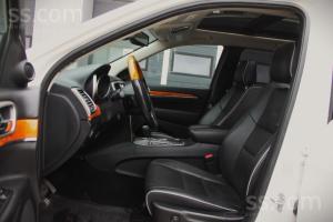 White Jeep Grand Cherokee 2011 in Riga, with an engine capacity of 5.70 L and mileage of 0 thousand km for 11990 €, photo 17 on AUTOMOTO.COM.LV