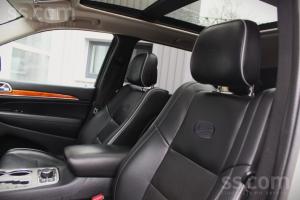 White Jeep Grand Cherokee 2011 in Riga, with an engine capacity of 5.70 L and mileage of 0 thousand km for 11990 €, photo 18 on AUTOMOTO.COM.LV