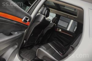 White Jeep Grand Cherokee 2011 in Riga, with an engine capacity of 5.70 L and mileage of 0 thousand km for 11990 €, photo 20 on AUTOMOTO.COM.LV