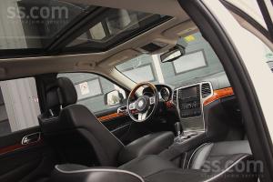 White Jeep Grand Cherokee 2011 in Riga, with an engine capacity of 5.70 L and mileage of 0 thousand km for 11990 €, photo 23 on AUTOMOTO.COM.LV
