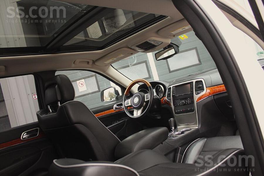 White Jeep Grand Cherokee 2011 in Riga, with an engine capacity of 5.70 L and mileage of 0 thousand km for 11990 €, photo 23 on AUTOMOTO.COM.LV